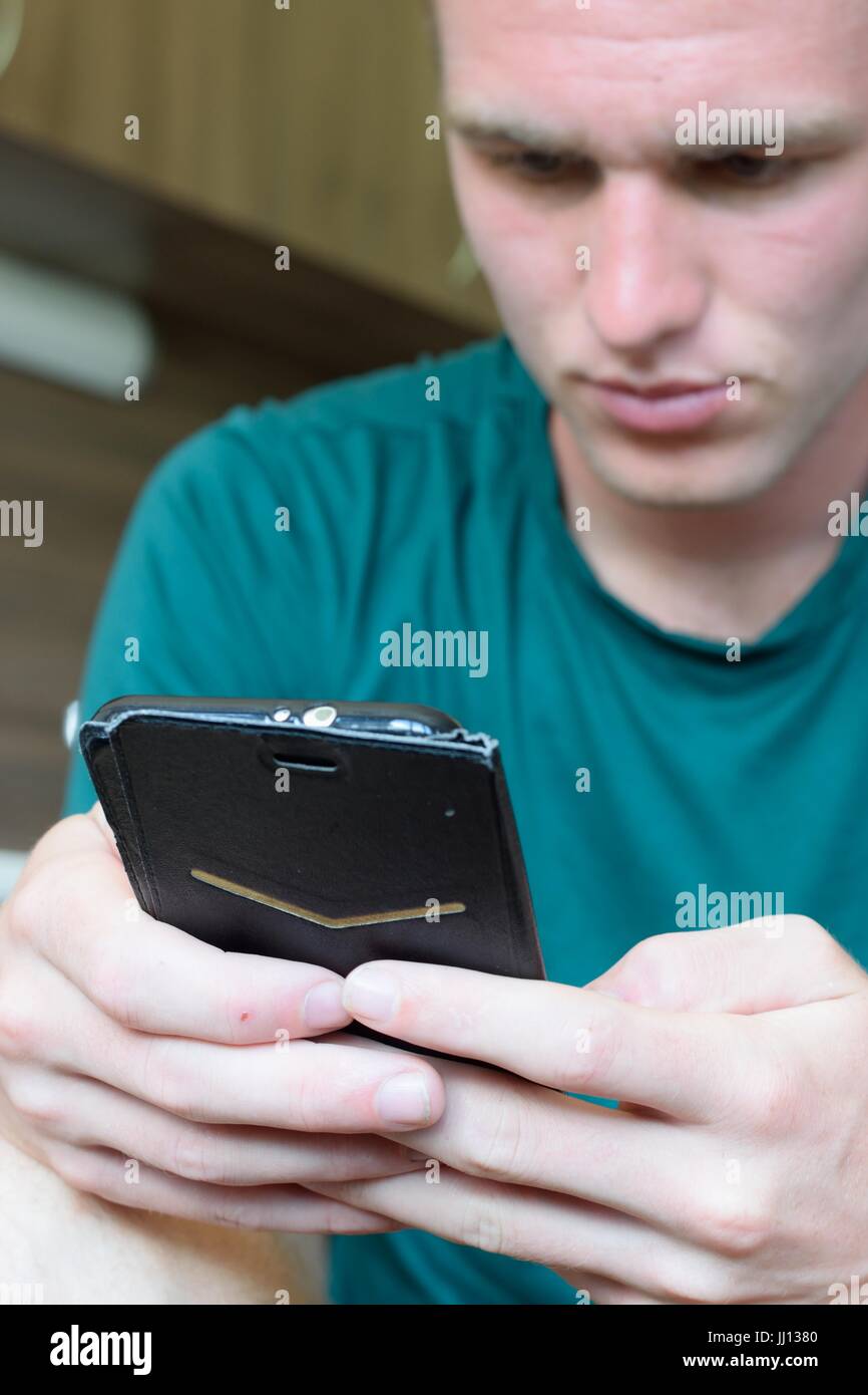 Man texting on his smartphone Stock Photo - Alamy