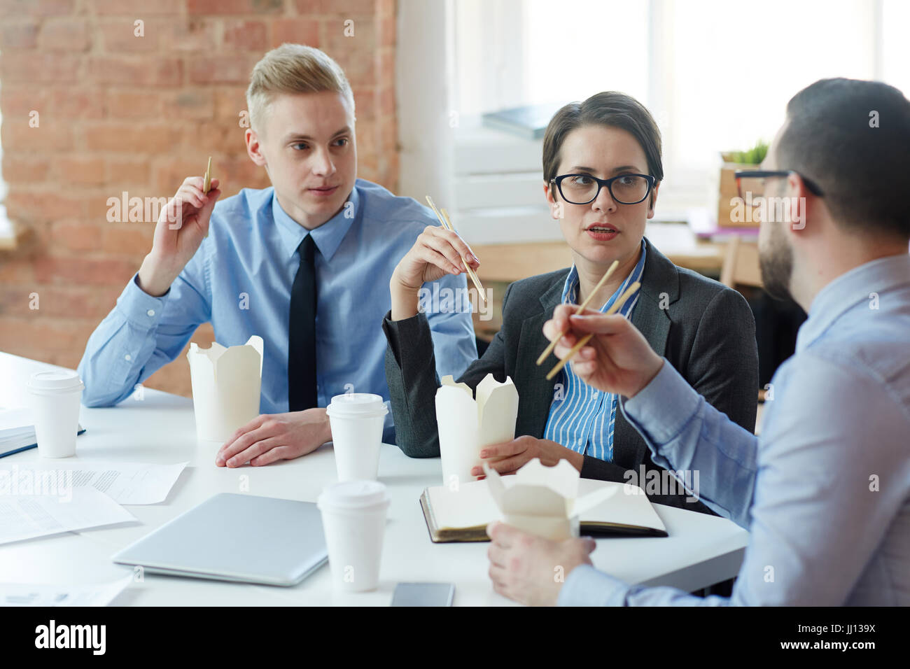 Team wok hi-res stock photography and images - Alamy