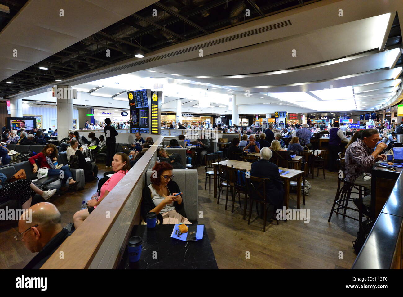 Heathrow Terminal 3 departure lounge Stock Photo - Alamy