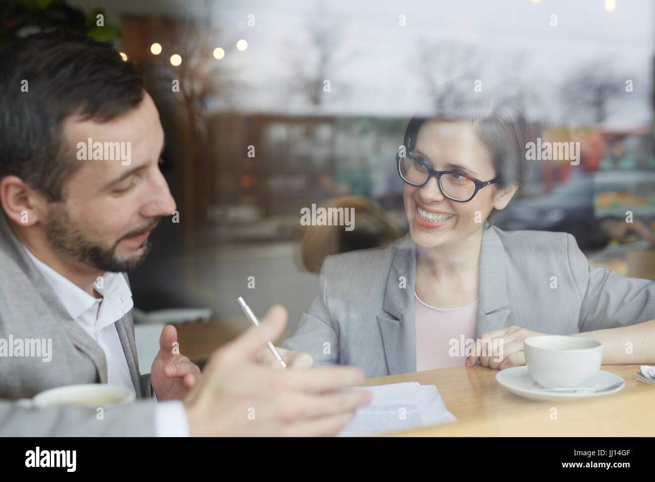 Job interview meeting at cafe hi-res stock photography and images - Alamy