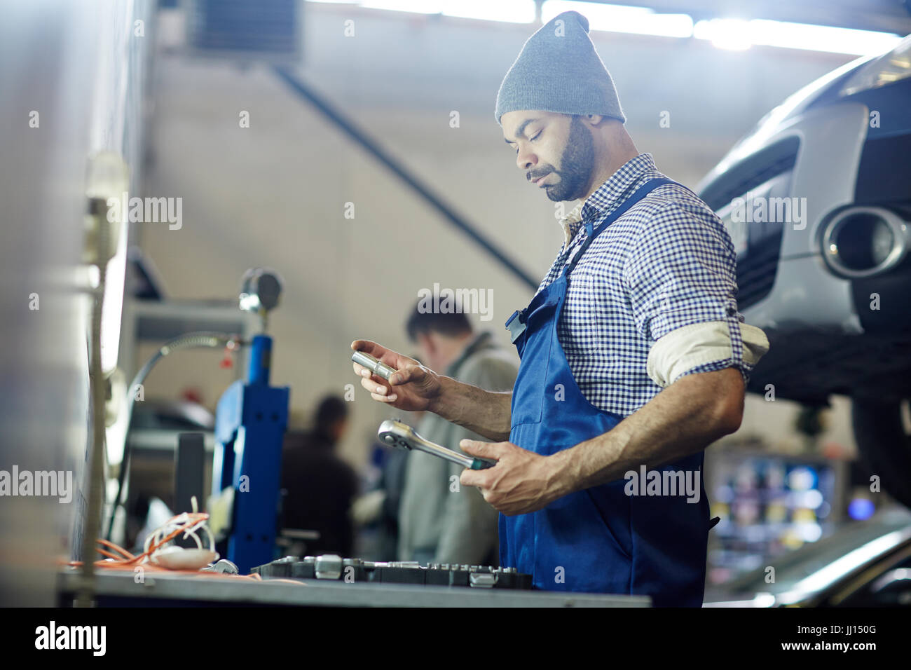 Man service worker technical hi-res stock photography and images - Alamy