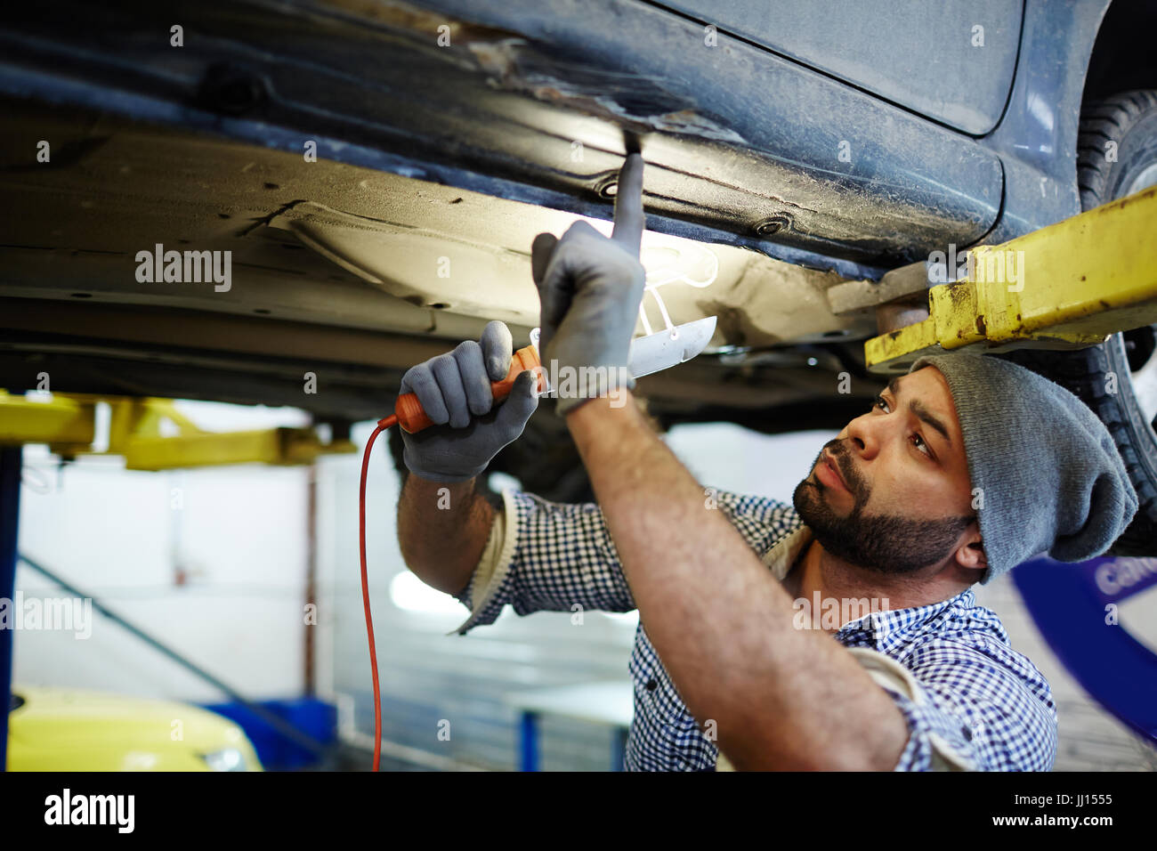Auto overhaul hi-res stock photography and images - Alamy