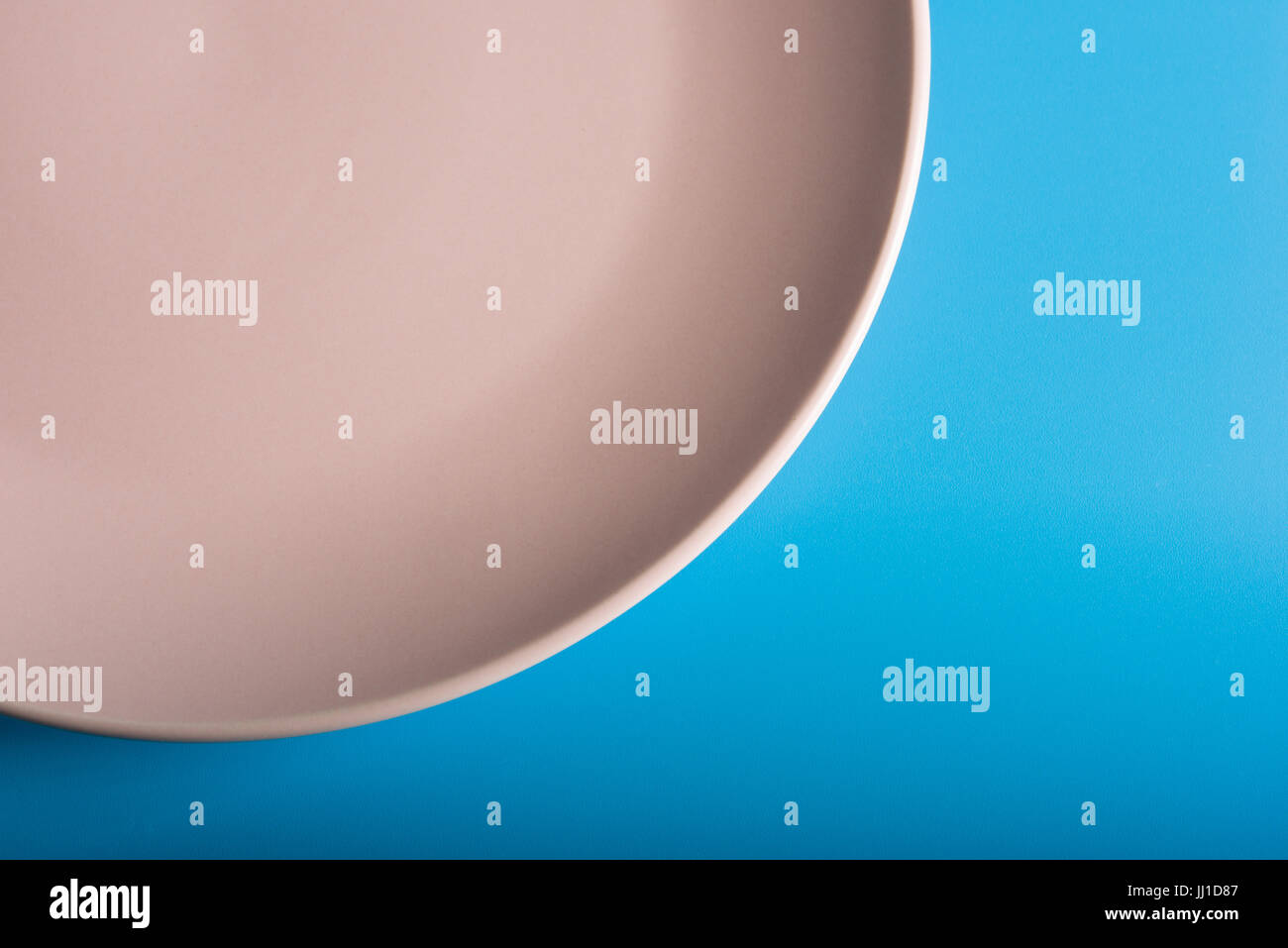 Single pink circular object hi-res stock photography and images - Alamy