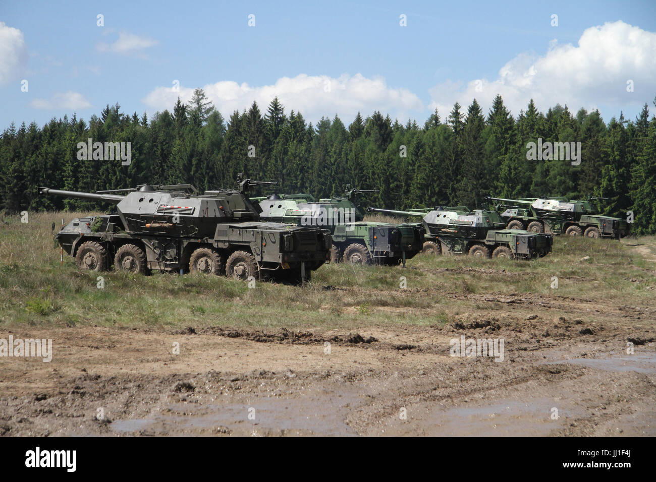 Czech army self-propelled gun howitzer 152mm SpGH DANA model 77 Stock ...