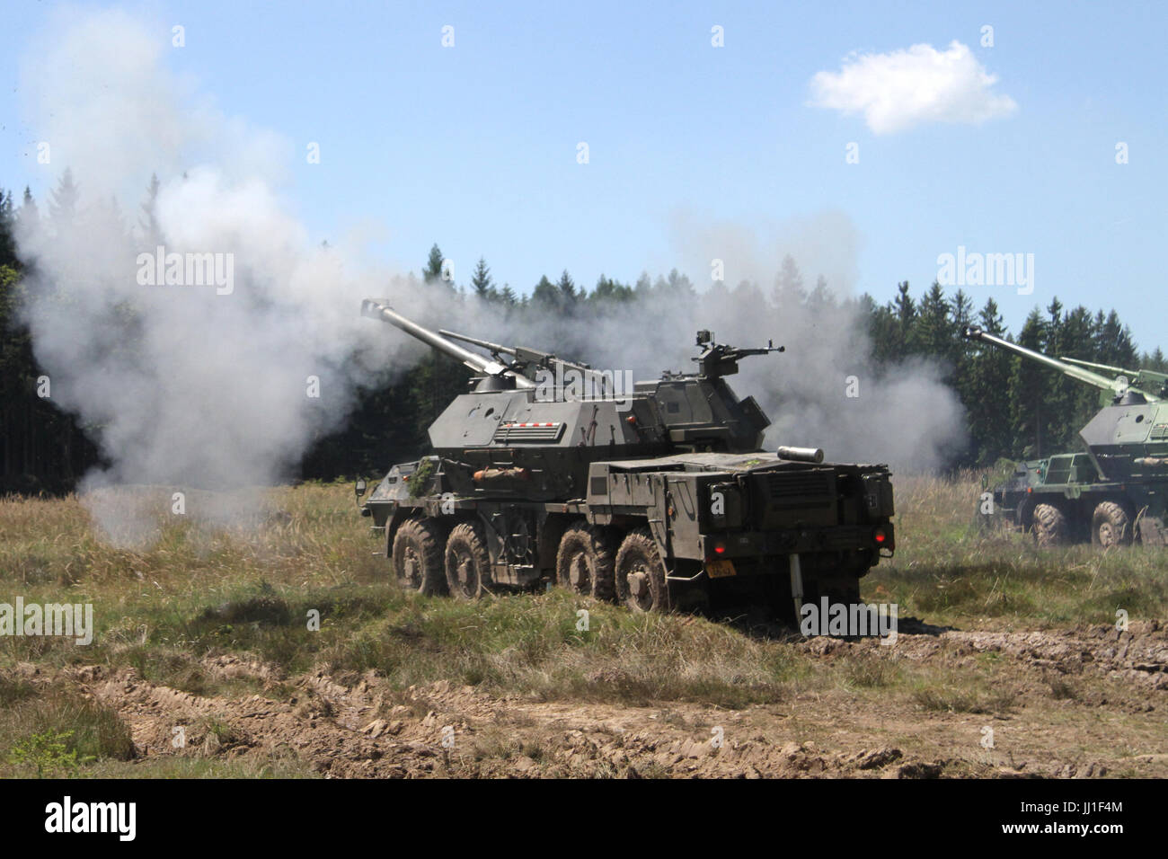 Czech army self-propelled gun howitzer 152mm SpGH DANA model 77 Stock ...