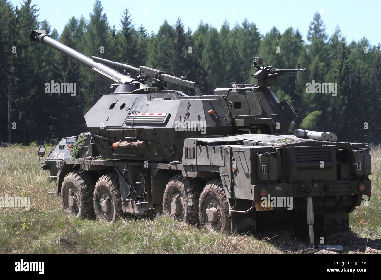 Czech army self-propelled gun howitzer 152mm SpGH DANA model 77 Stock ...