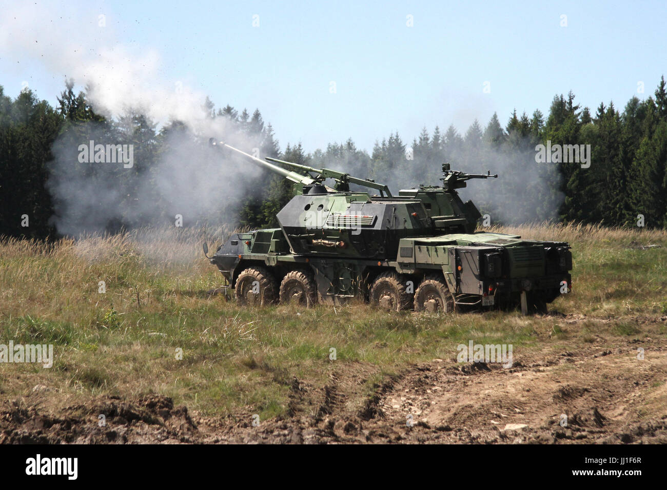Czech army self-propelled gun howitzer 152mm SpGH DANA model 77 Stock ...