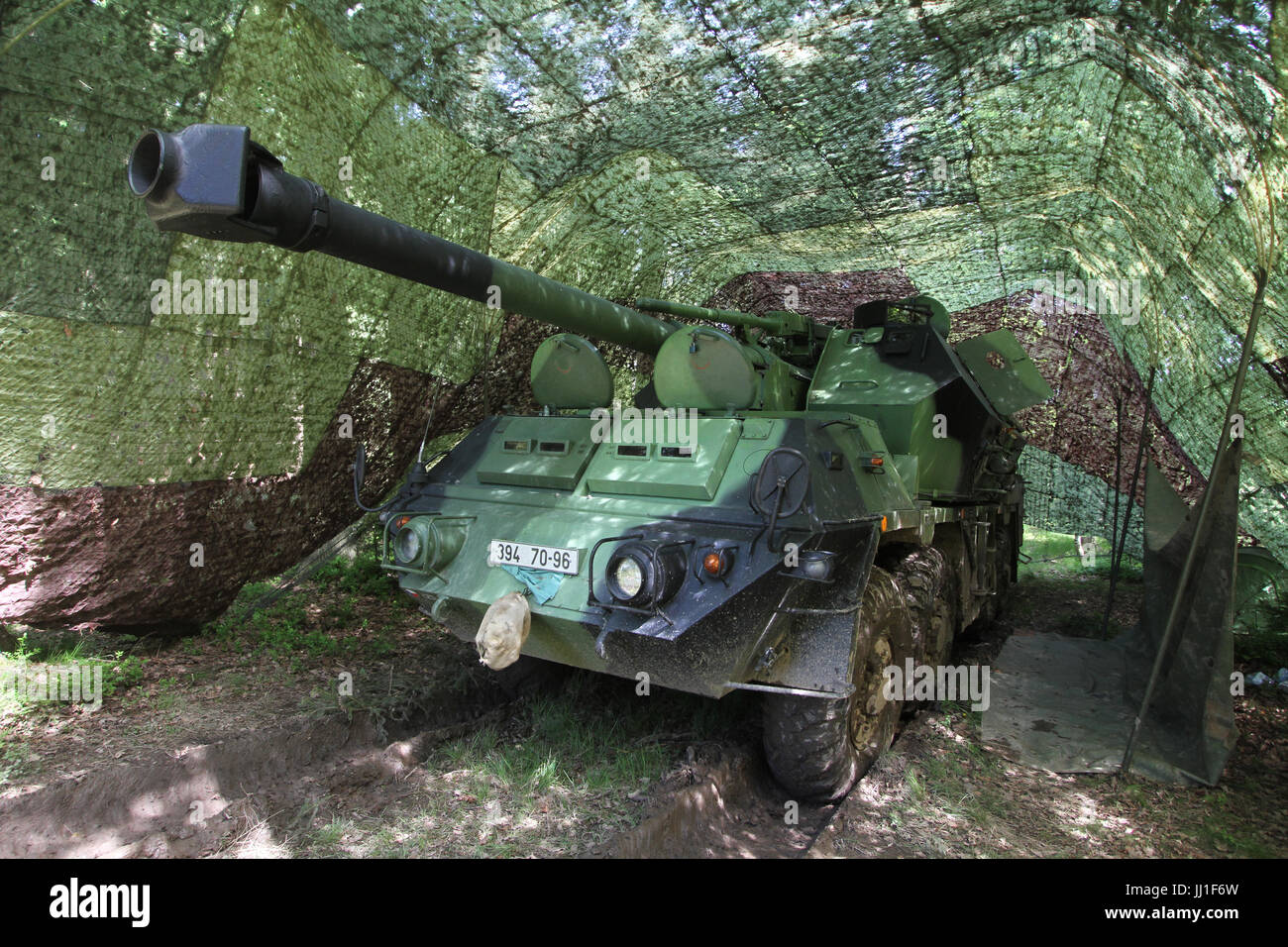 Czech army self-propelled gun howitzer 152mm SpGH DANA model 77 Stock ...