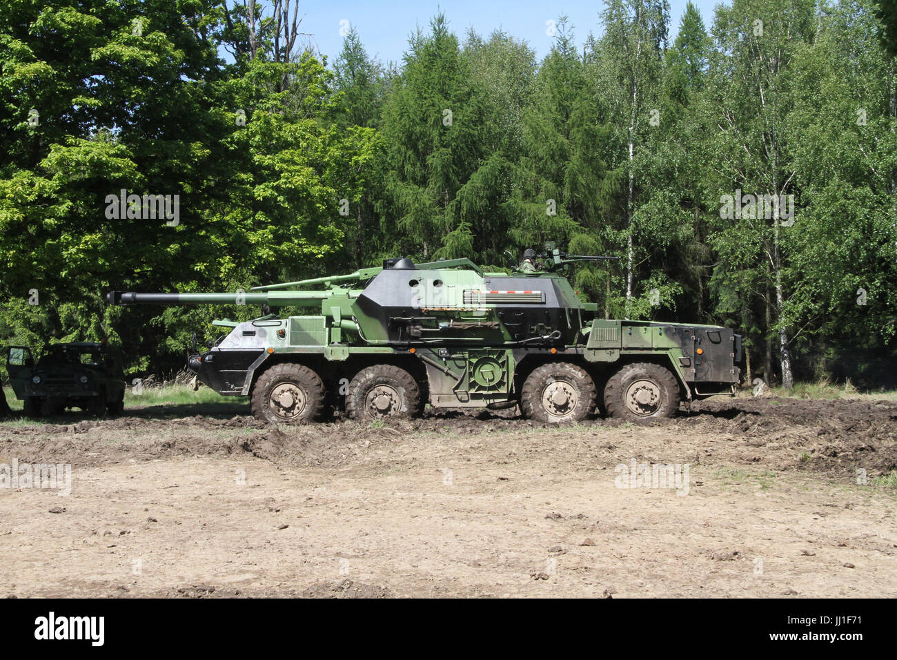 Czech army self-propelled gun howitzer 152mm SpGH DANA model 77 Stock ...