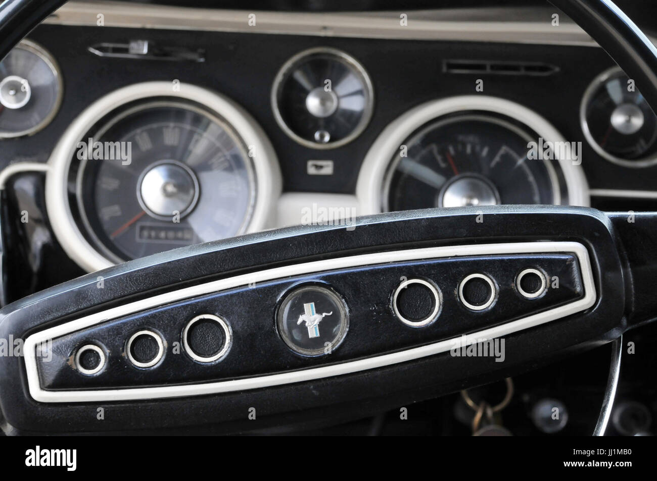 Detail dashboard automobile hi-res stock photography and images - Alamy