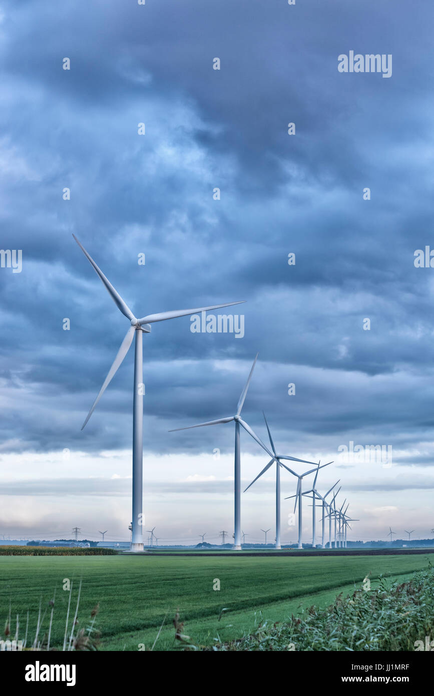 Row of wind turbines hi-res stock photography and images - Alamy