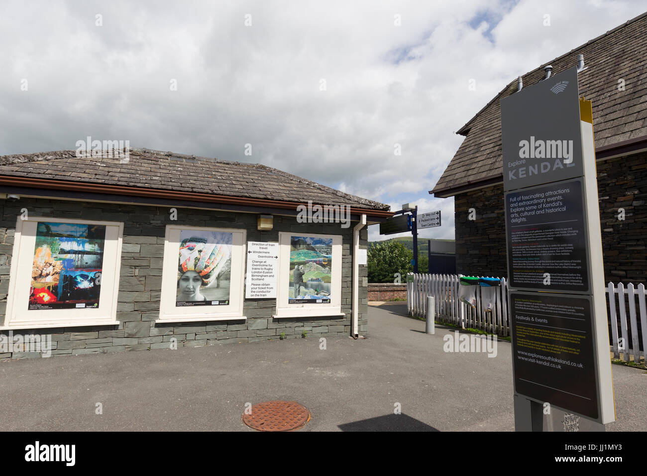 Branch line railway station hi-res stock photography and images - Alamy