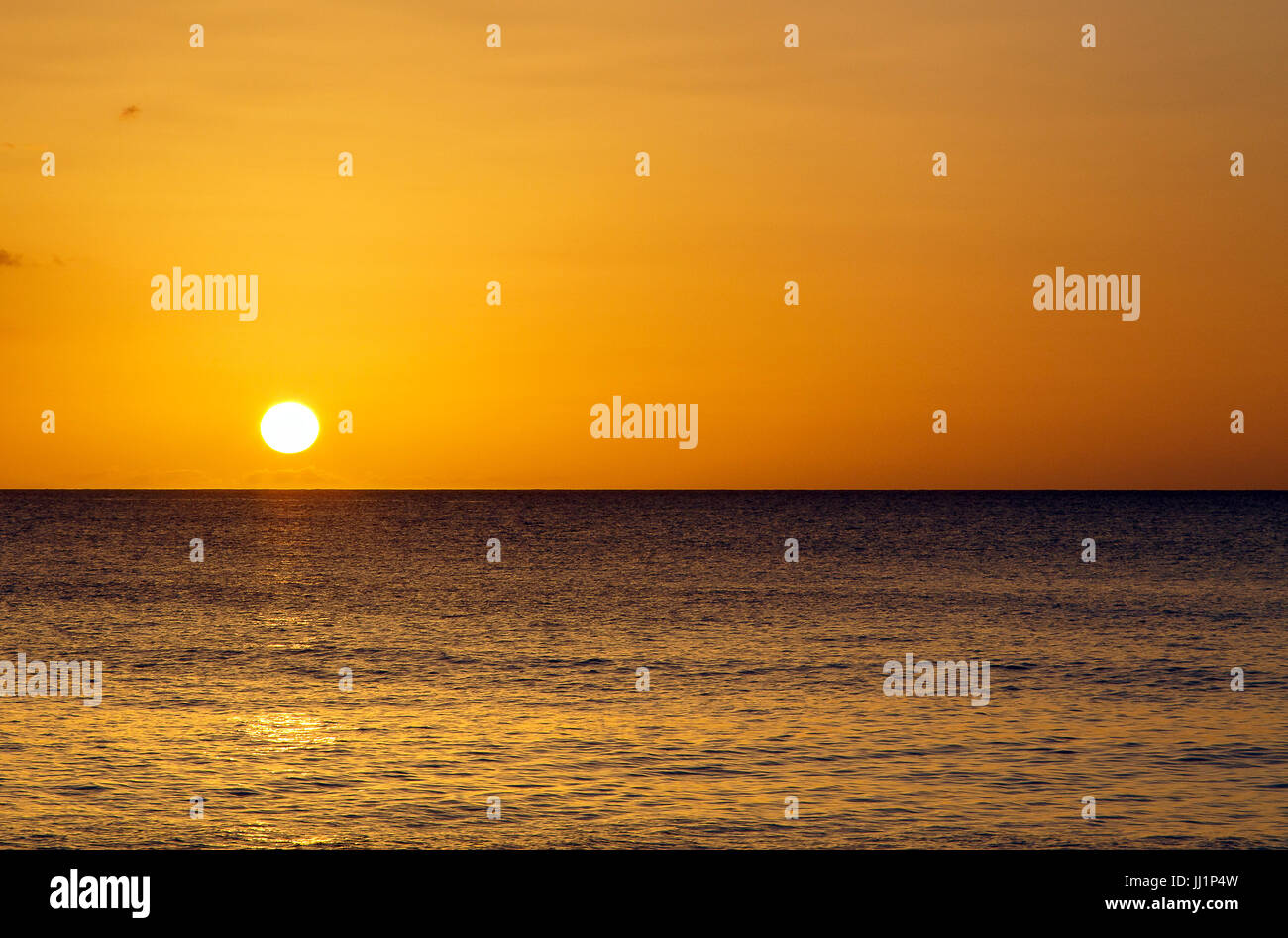 Sunset view over ocean colorful hi-res stock photography and images - Alamy