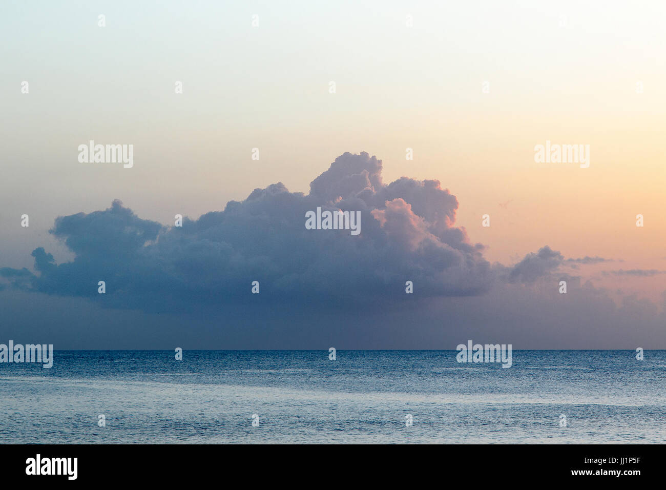 Cloud over water hi-res stock photography and images - Alamy