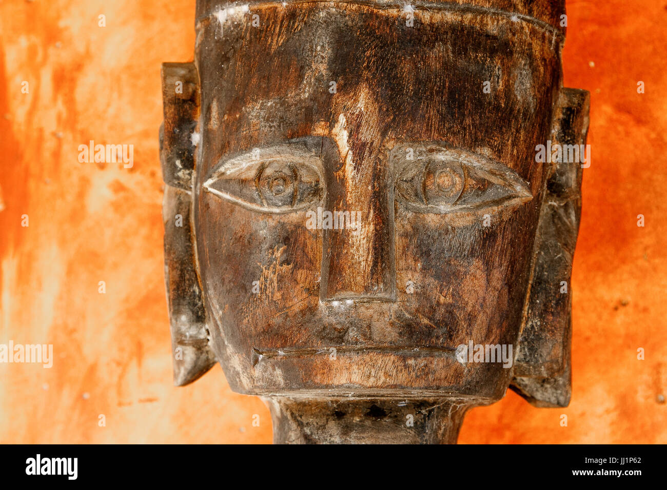 Tribal statue hi-res stock photography and images - Alamy