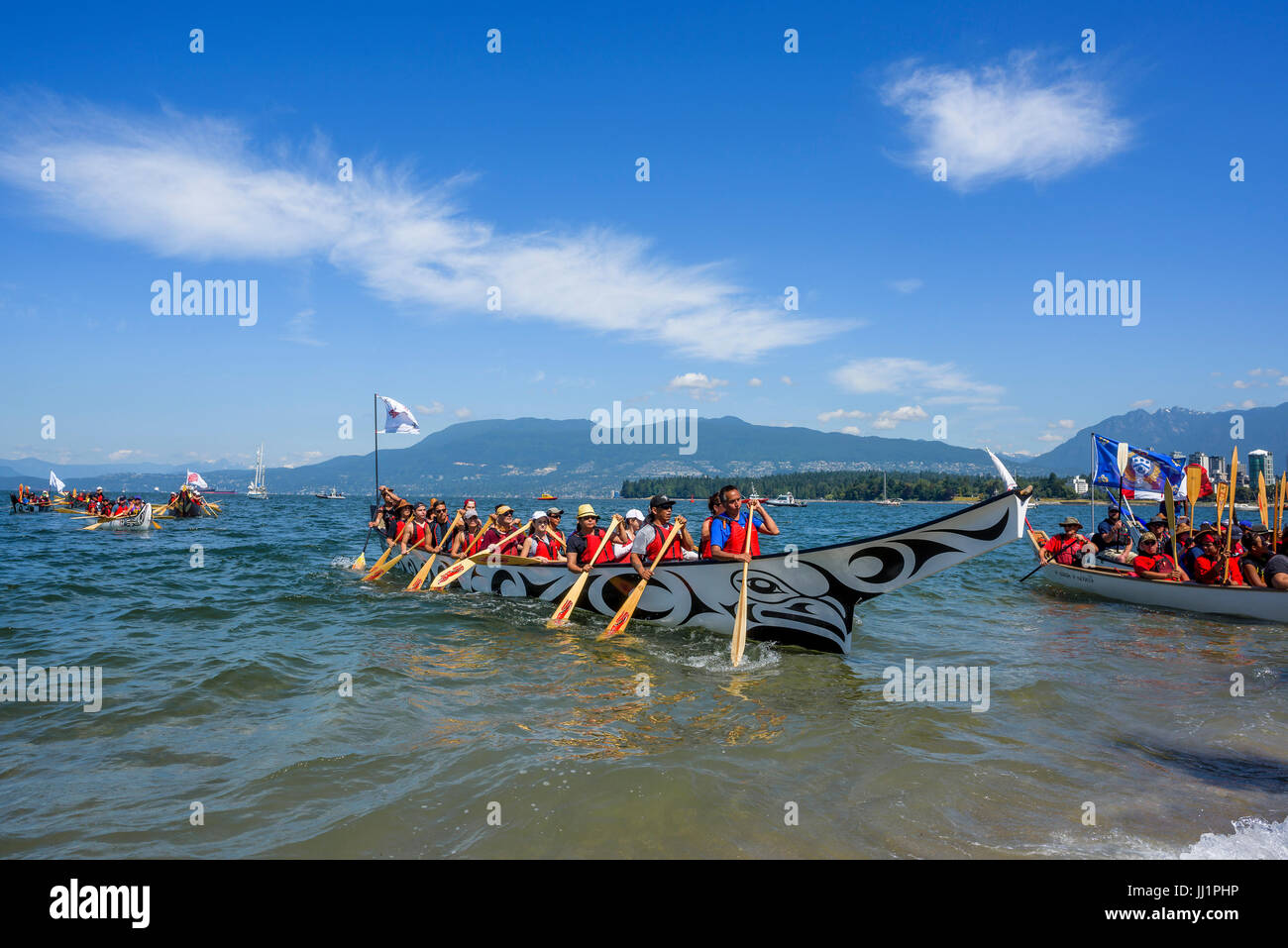 Indigenous canoes hi-res stock photography and images - Alamy