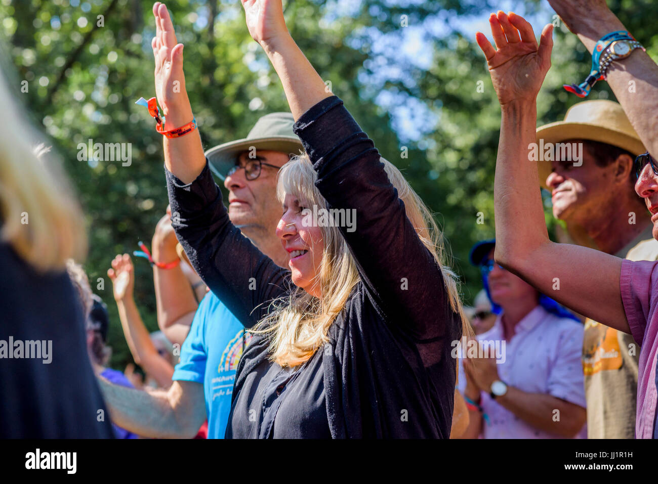 Happy audience hi-res stock photography and images - Alamy