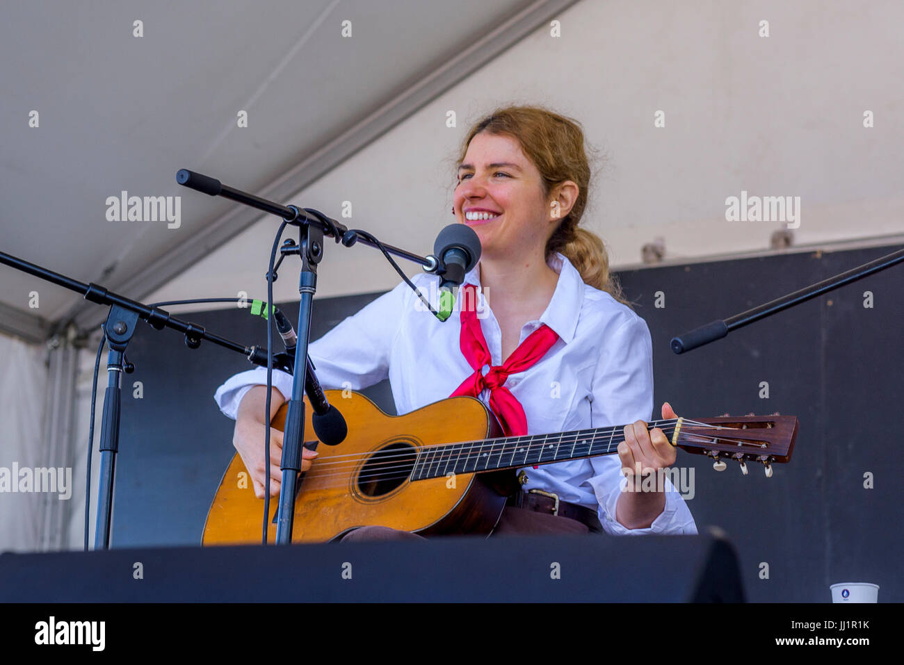 Meredith Axelrod at 40th Annual Vancouver Folk Music Festival ...