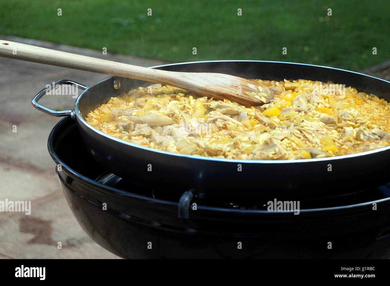 Gas paella pan hi-res stock photography and images - Alamy