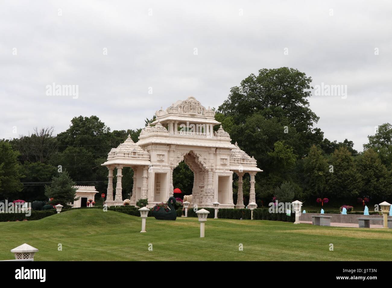 BAPS Shri Swaminarayan Mandir, Chicago Stock Photo - Alamy