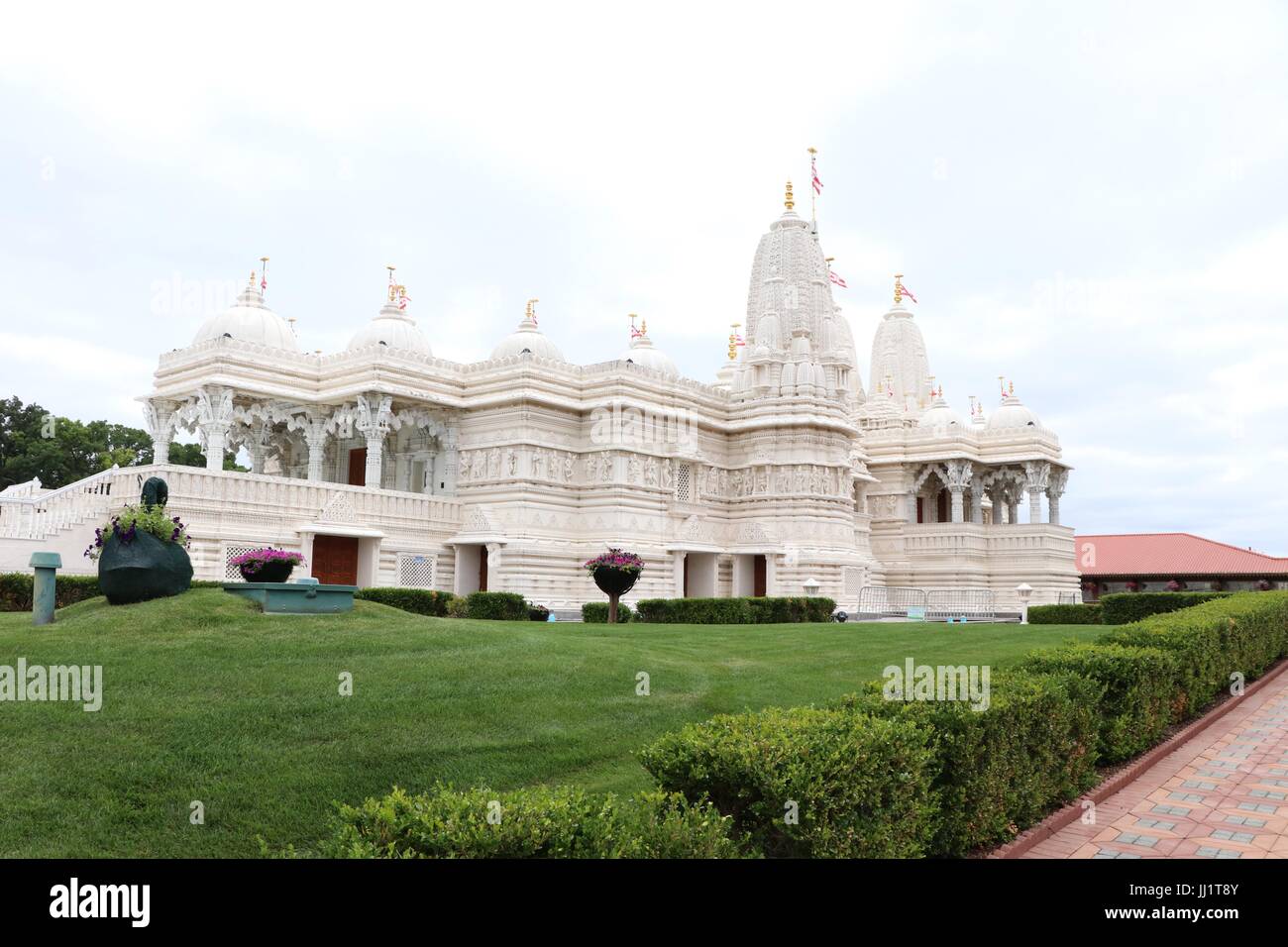 Baps shri swaminarayan mandir chicago hi-res stock photography and ...
