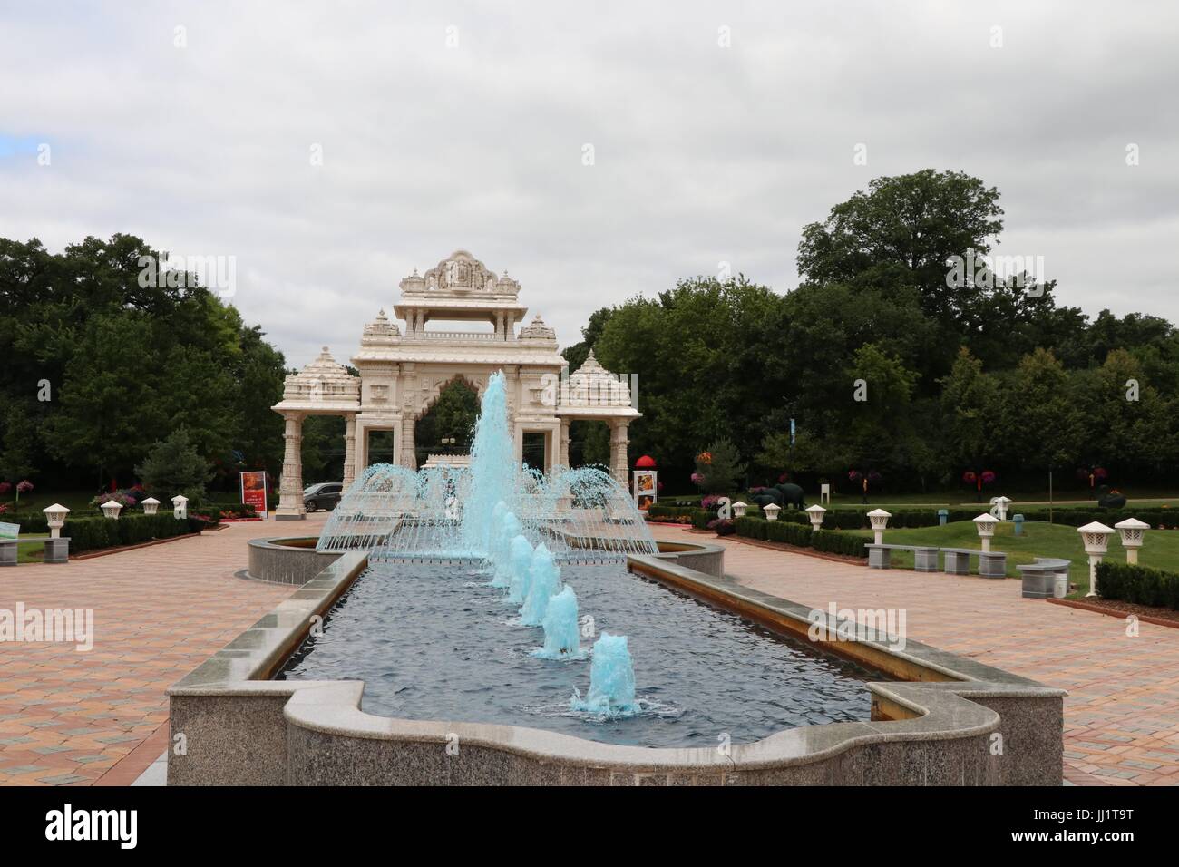 BAPS Shri Swaminarayan Mandir, Chicago Stock Photo - Alamy
