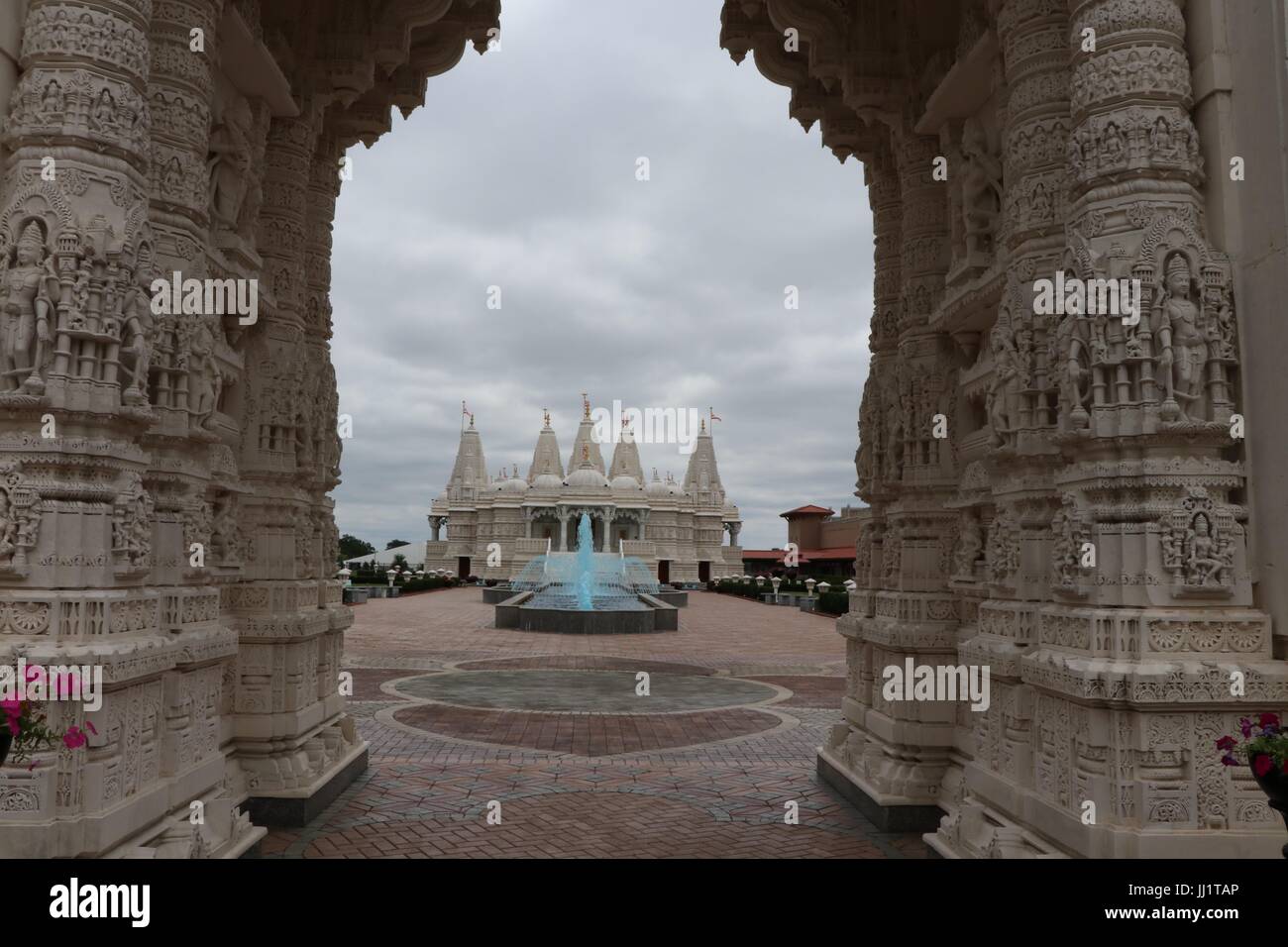 BAPS Shri Swaminarayan Mandir, Chicago Stock Photo - Alamy