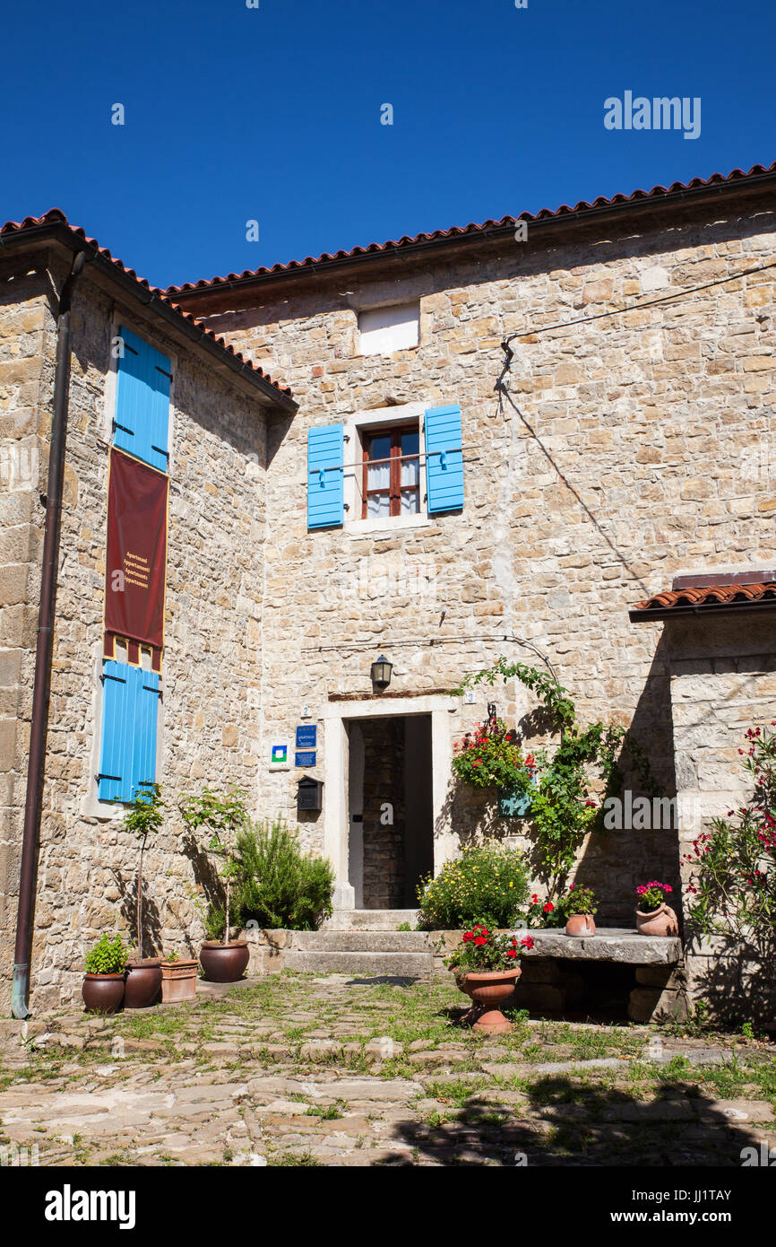 Typical courtyard in Groznjan, Istria. Croatia Stock Photo - Alamy