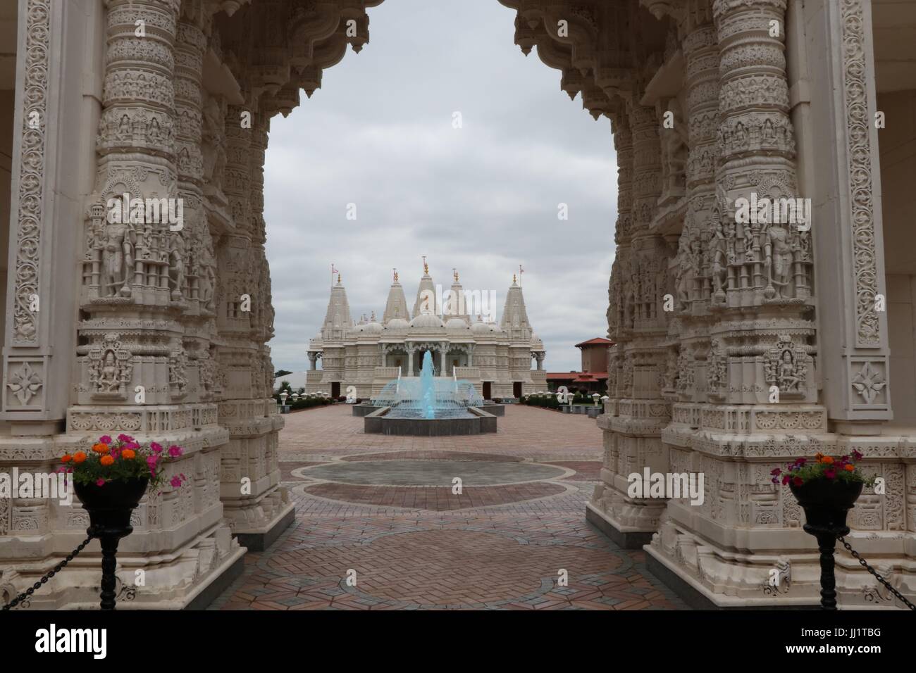 BAPS Shri Swaminarayan Mandir, Chicago Stock Photo - Alamy