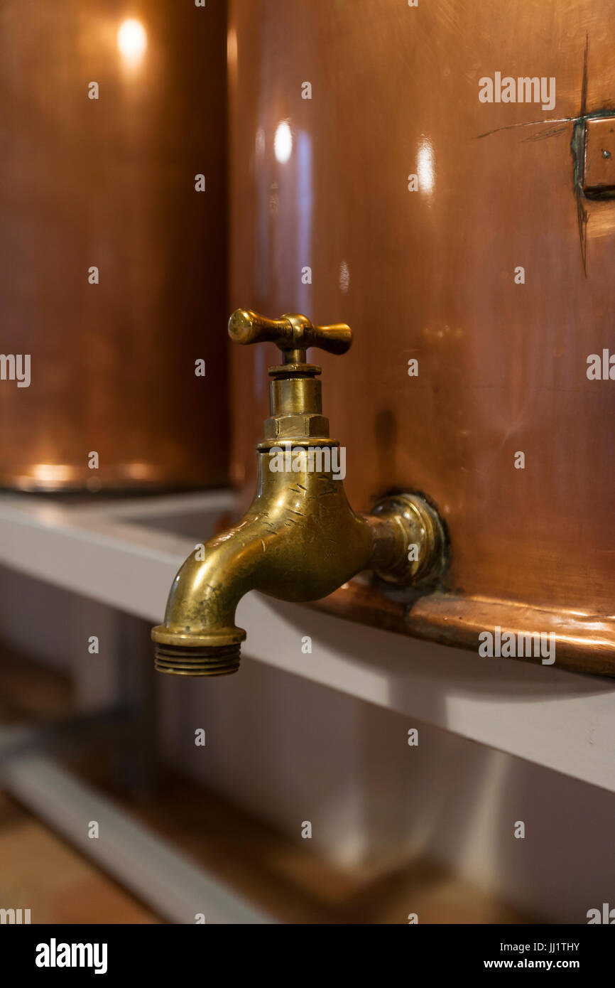 Perfume distillation hi-res stock photography and images - Alamy