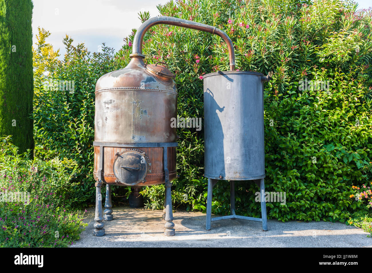 Perfume distillation hi-res stock photography and images - Alamy
