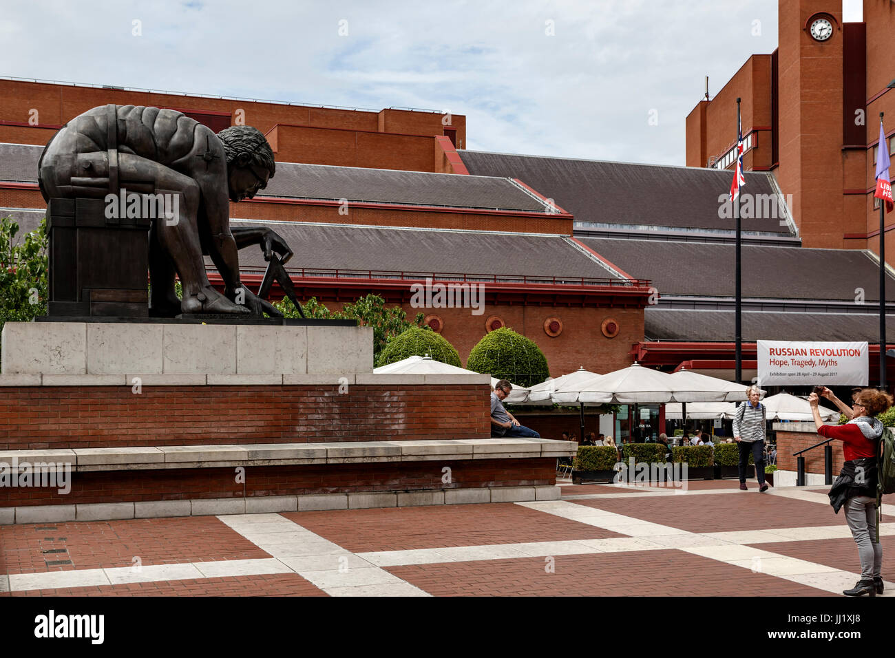 "Newton" after William Blake statue (by Eduardo Paolozzi), British ...