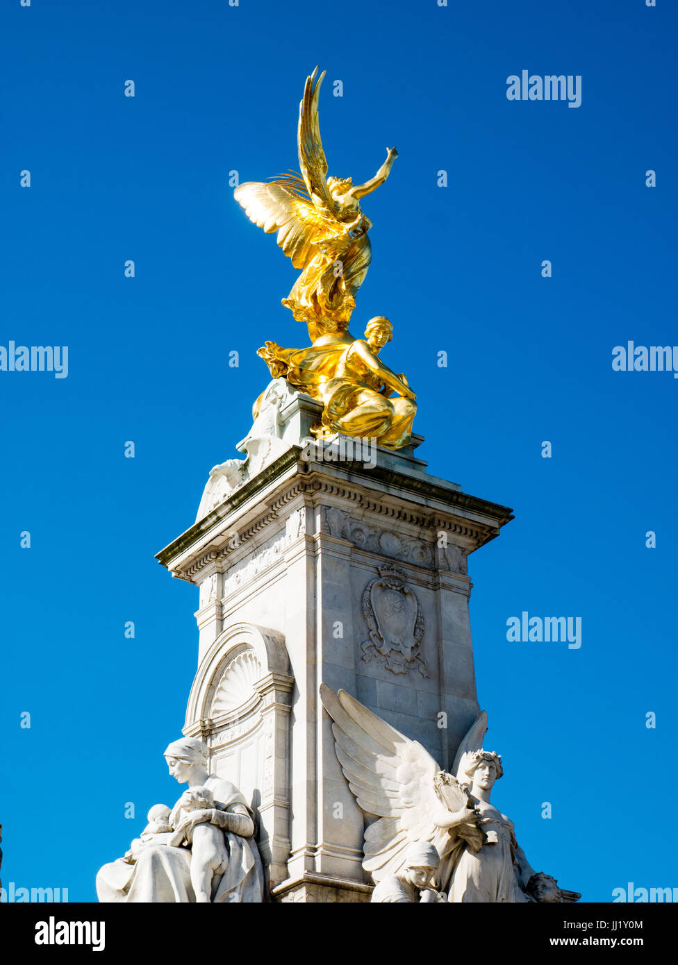 The Queen Victoria Memorial, Buckingham Palace, London, England Stock Photo - Alamy