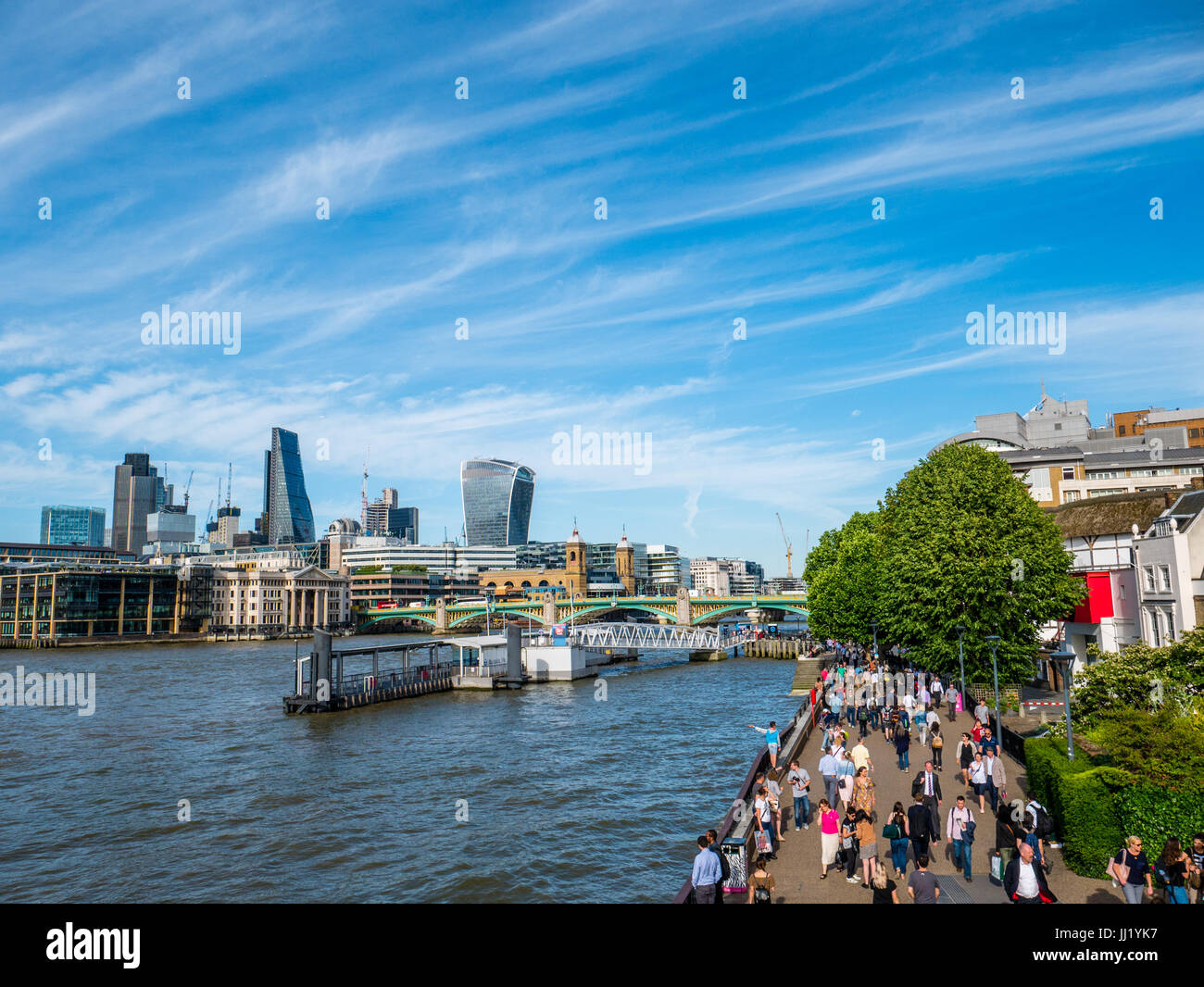 London skyline and river thames hi-res stock photography and images - Alamy