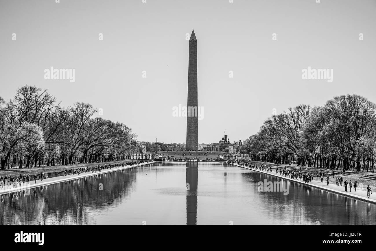 Famous Reflecting Pool at Lincoln Memorial in Washington Stock Photo ...