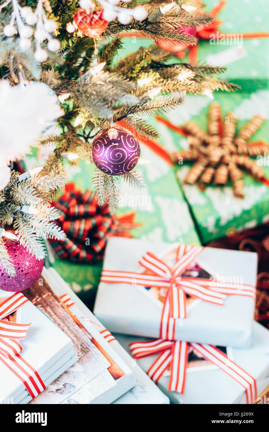 Opened christmas presents hi-res stock photography and images - Alamy