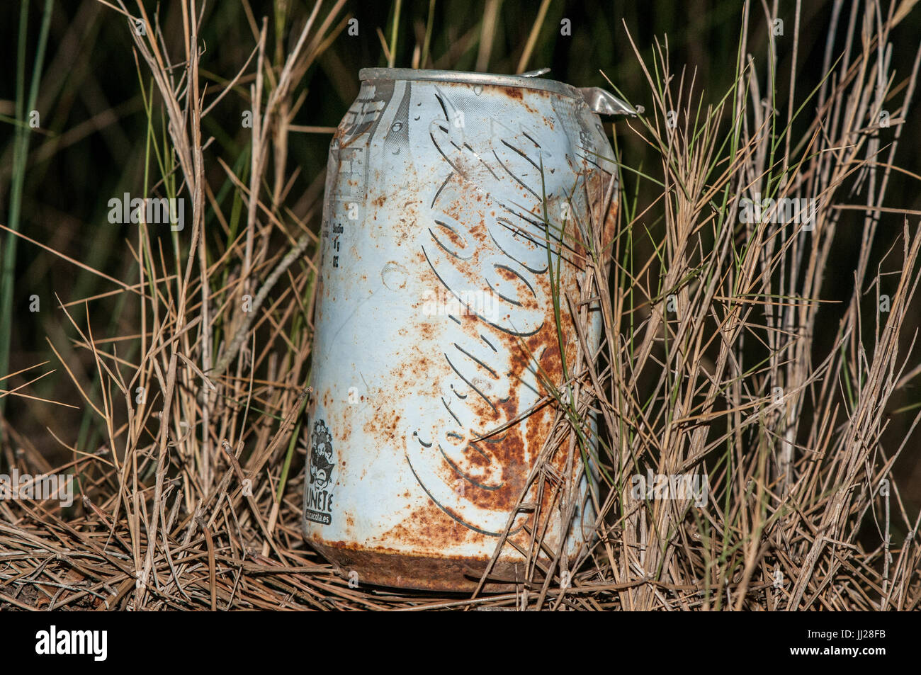 Coca cola tin box hi-res stock photography and images - Alamy