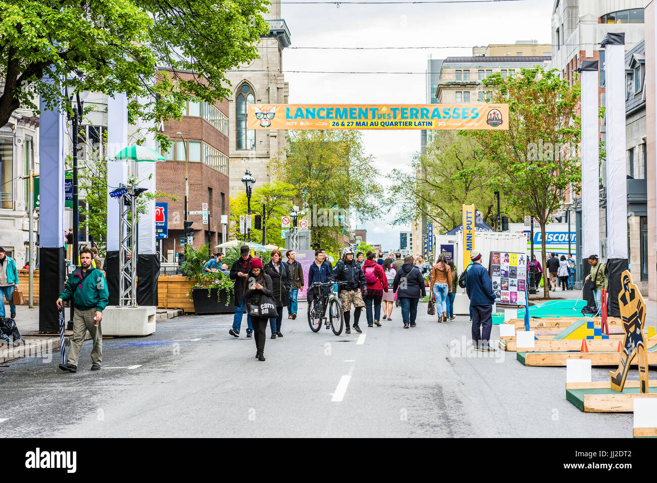 Montreal people walking street hi-res stock photography and images - Alamy