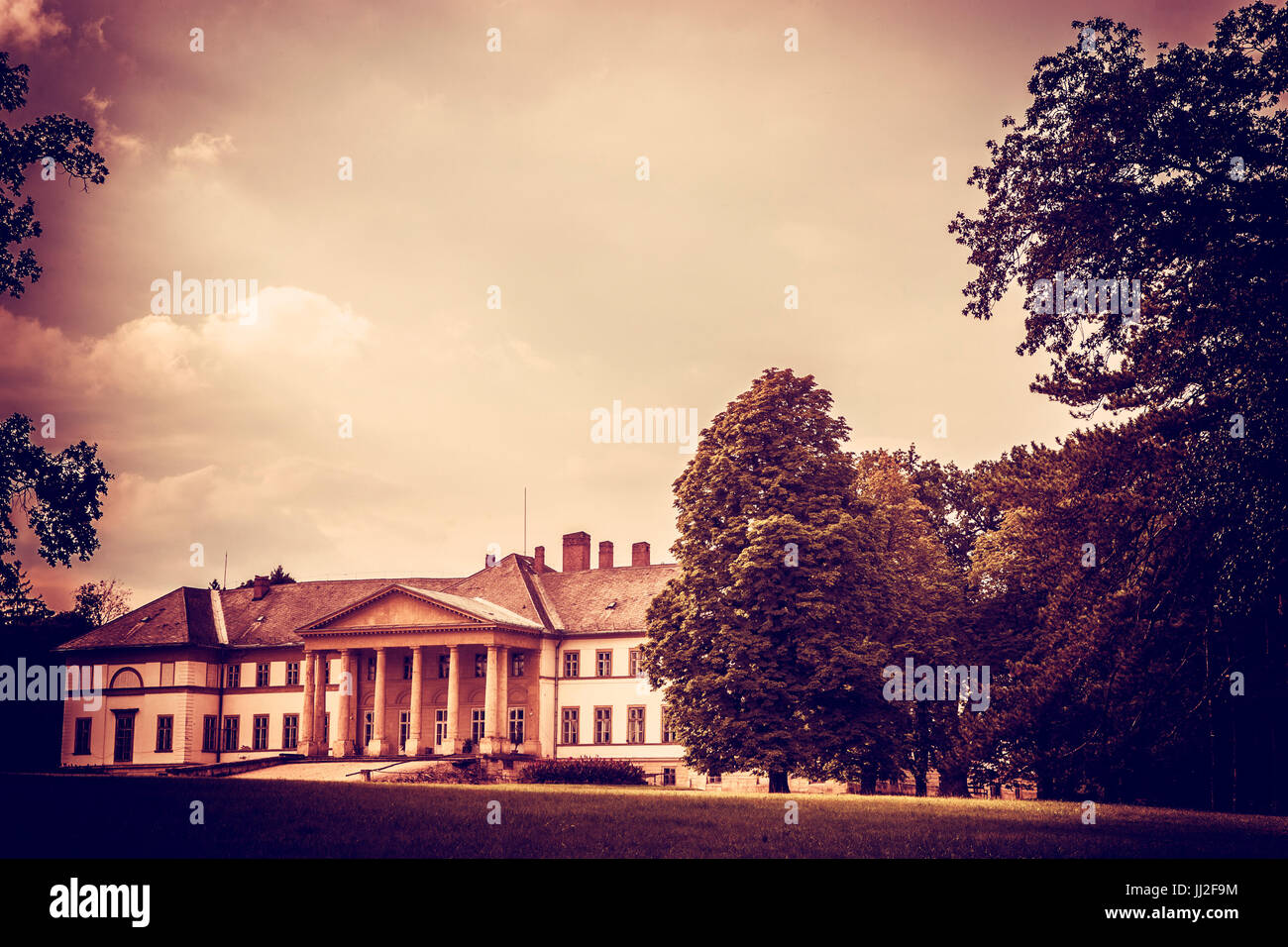 Spooky old building Stock Photo - Alamy
