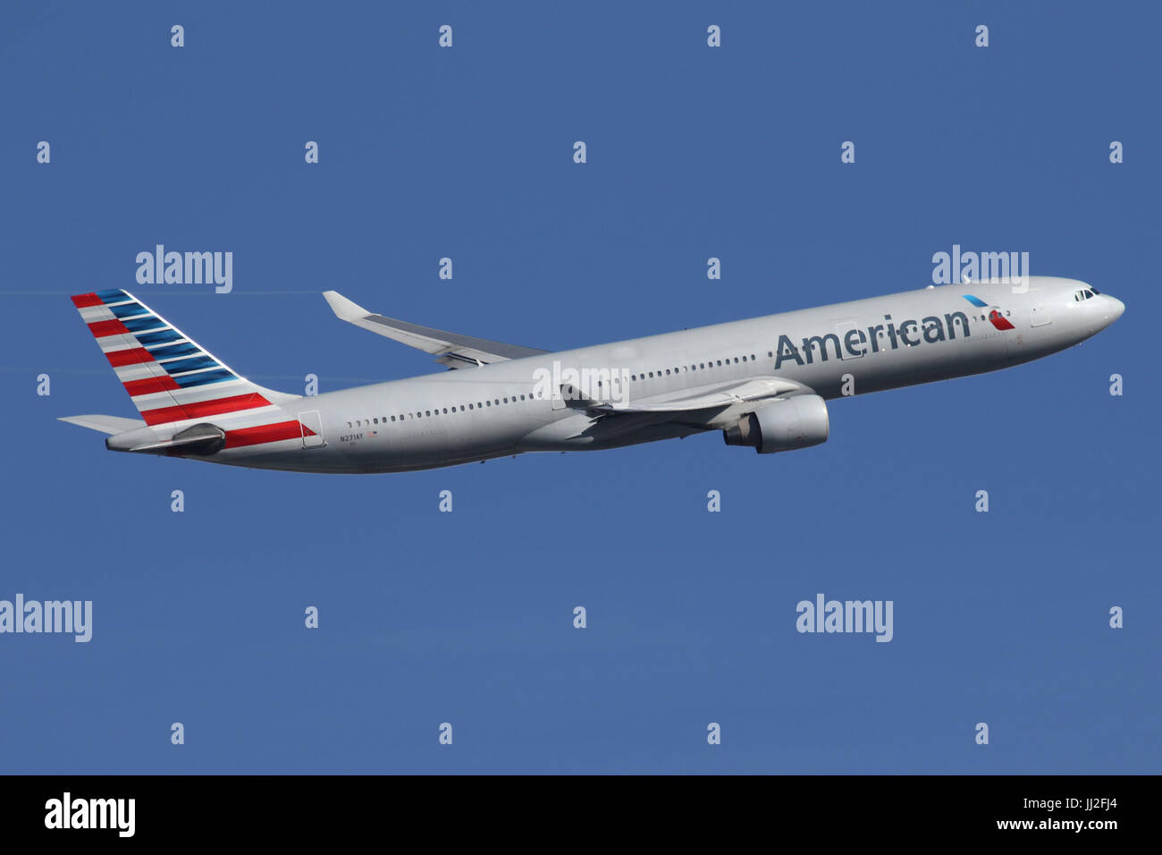 American airlines airbus a330 hi-res stock photography and images - Alamy