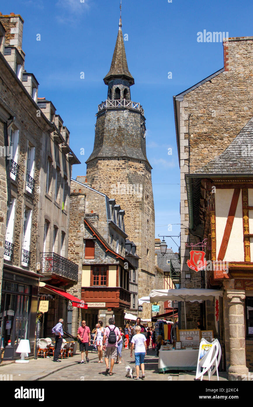 Centre-ville de Dinan, ville fortifiée, Bretagne, France - Dinan city ...