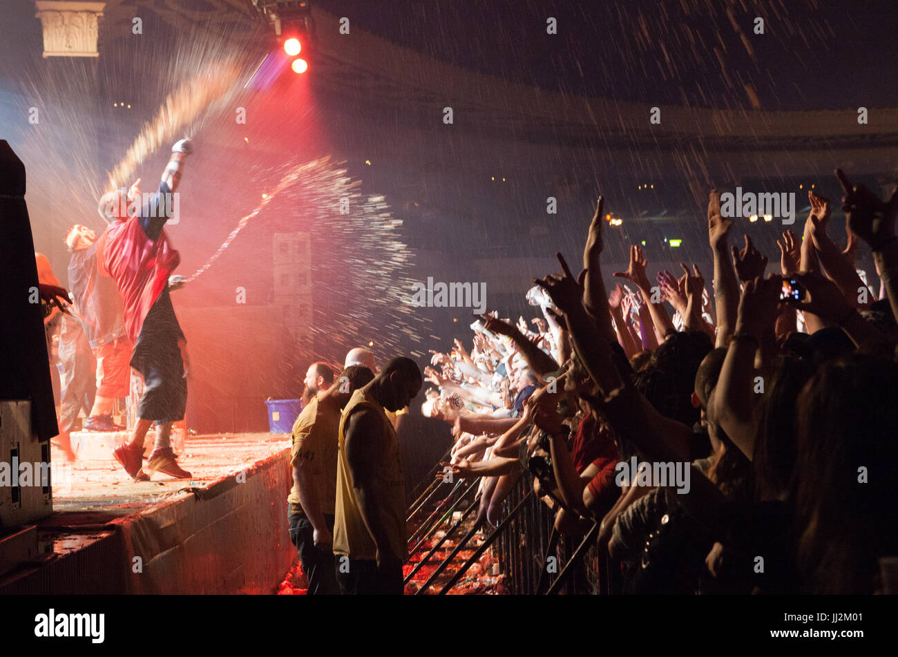 Drench counter hi-res stock photography and images - Alamy