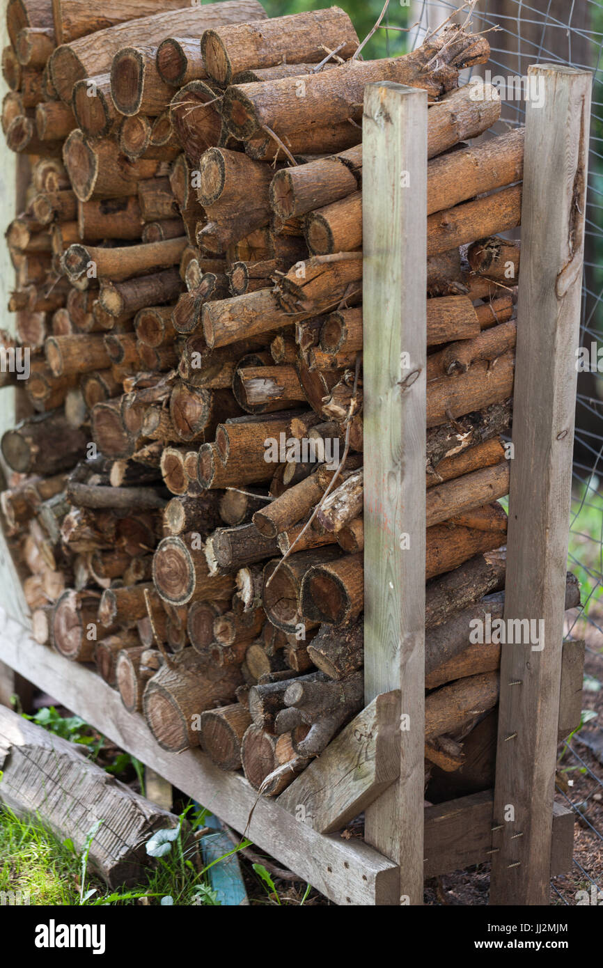 Firewood rack hi-res stock photography and images - Alamy