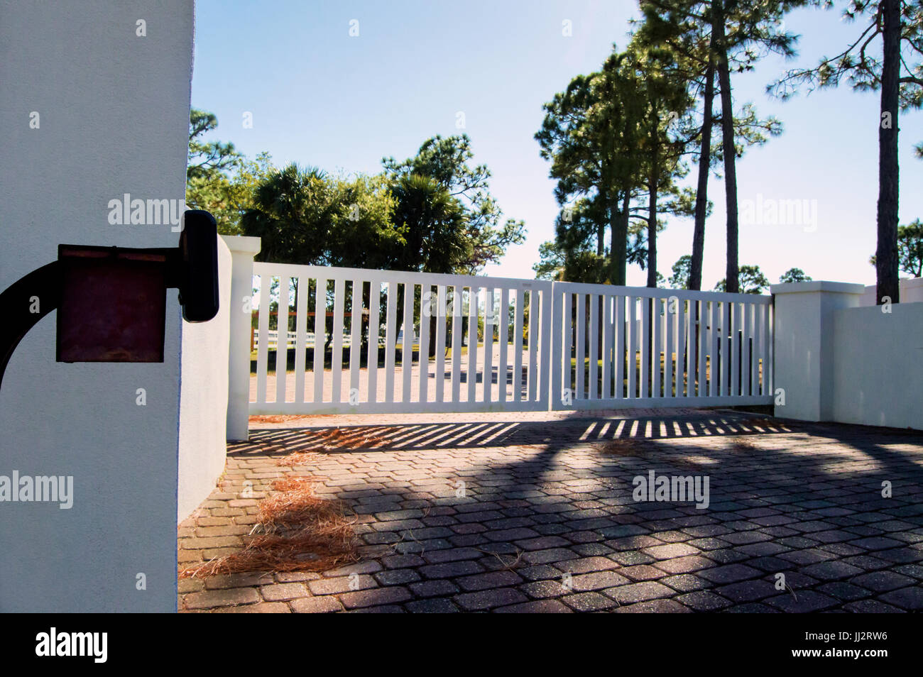 Metal gate car hi-res stock photography and images - Alamy
