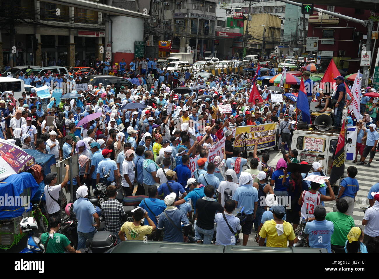 Manila, Philippines. 17th July, 2017. Jeepney drivers and operators ...