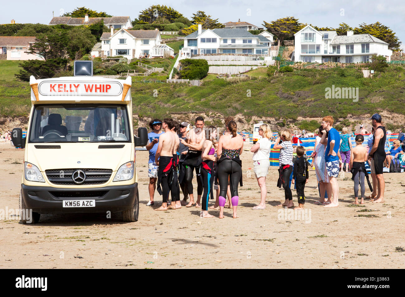 Polzeath beach in cornwall crowd hi-res stock photography and images ...
