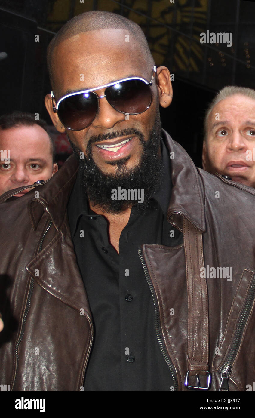 New York, NY, USA. 21st Dec, 2017. R. Kelly at ABC's Good Morning ...