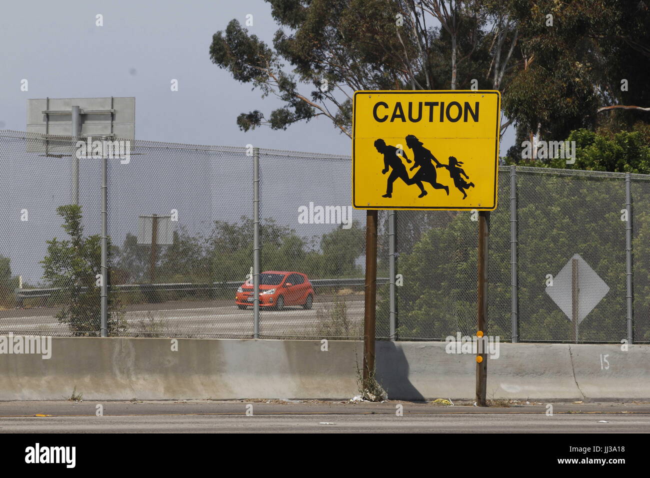 Border crossing signs mexico hi-res stock photography and images - Alamy