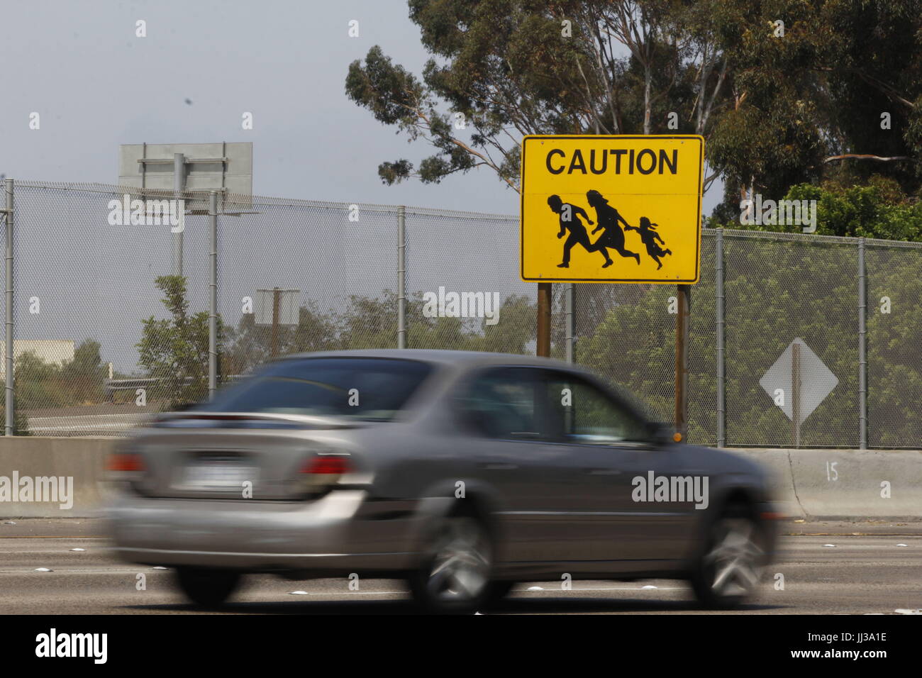 Border crossing signs mexico hi-res stock photography and images - Alamy
