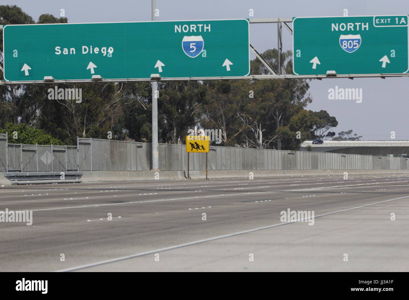 San Ysidro, CA, USA. 17th July, 2017. The last of ten immigrant ...